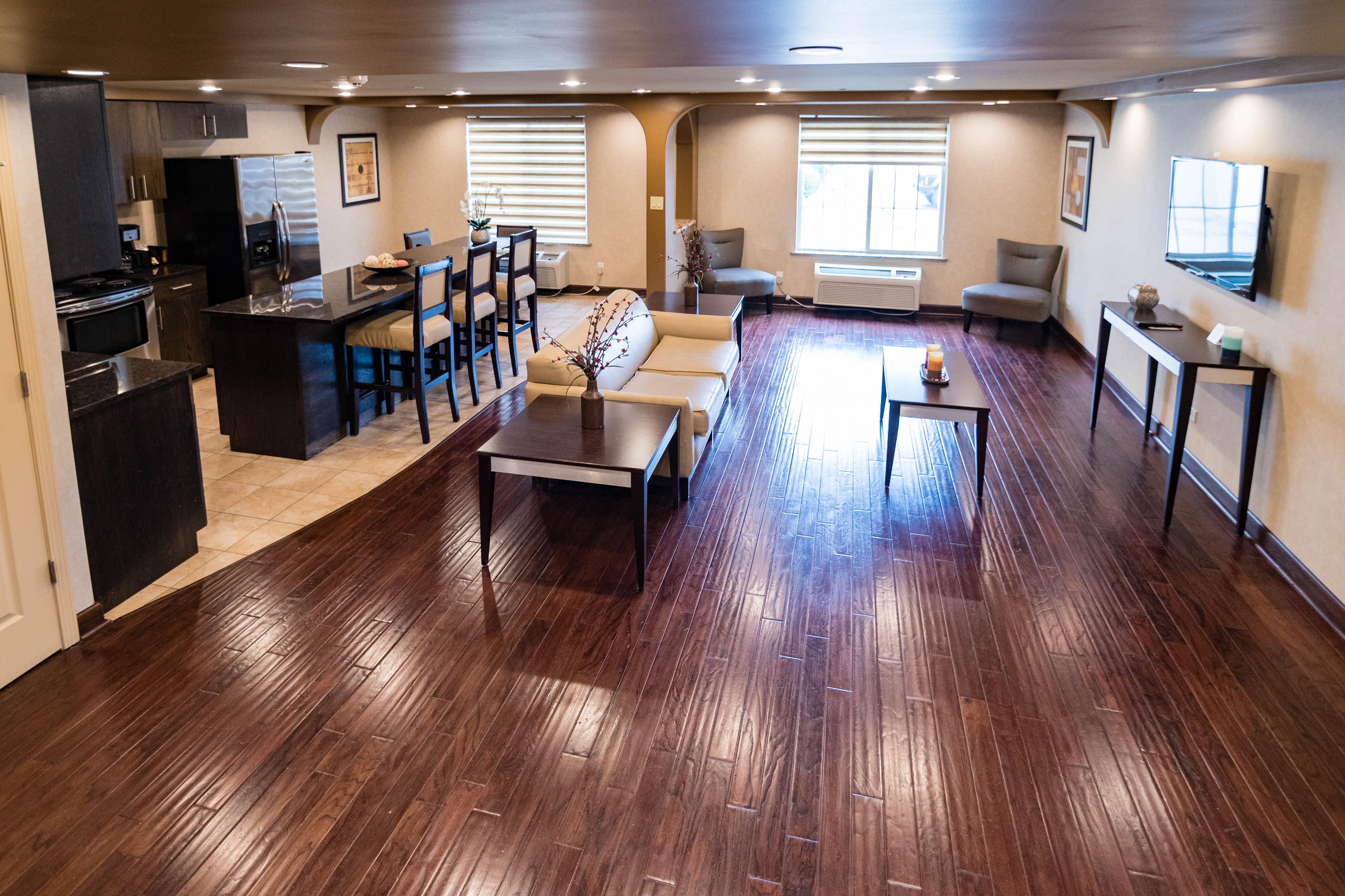 Family Suite in Elmhurst Illinois | Clarion Inn Elmhurst - Oakbrook