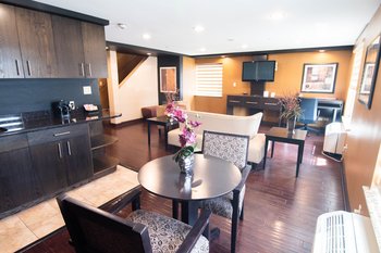 Honeymoon Suite in Elmhurst Illinois | Clarion Inn Elmhurst - Oakbrook