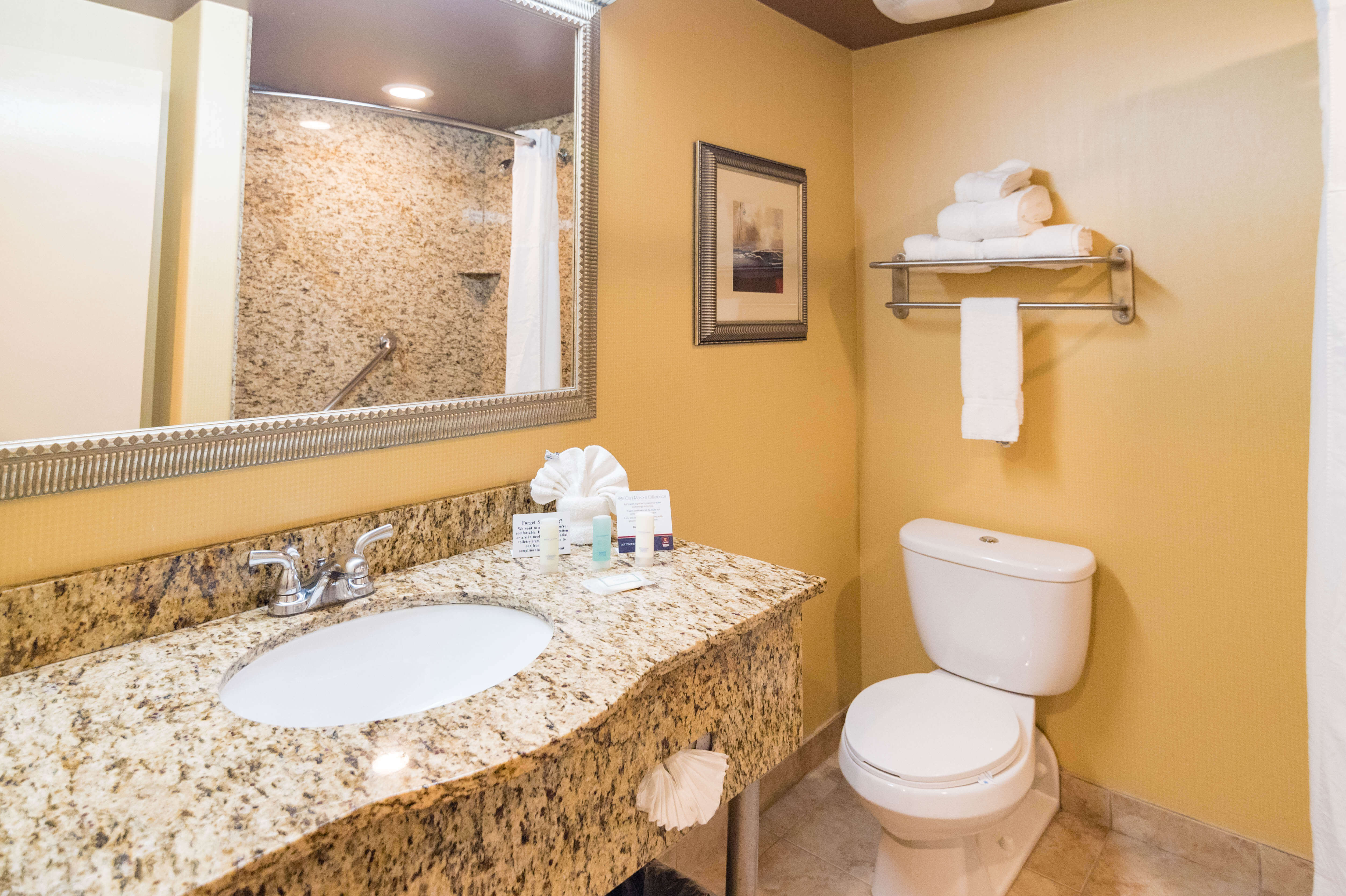 3 Double Bed Suite in Elmhurst Illinois | Clarion Inn Elmhurst - Oakbrook